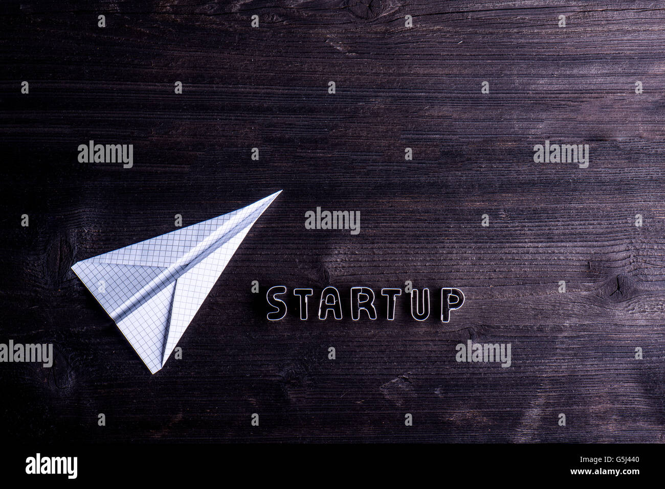 Paper plane start up hi-res stock photography and images - Alamy