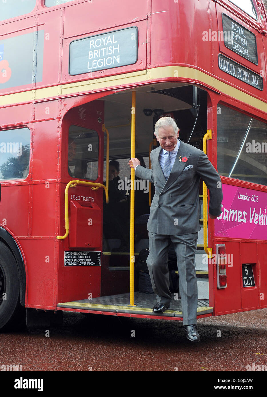 Poppy appeal london bus hi-res stock photography and images - Alamy