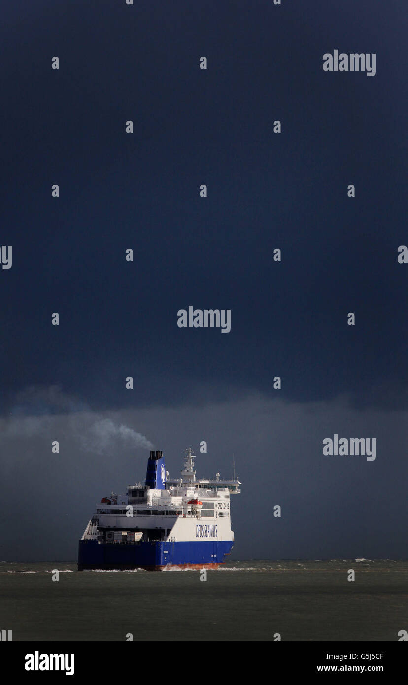 The dfds dover seaways leaves port dover hi-res stock photography and ...