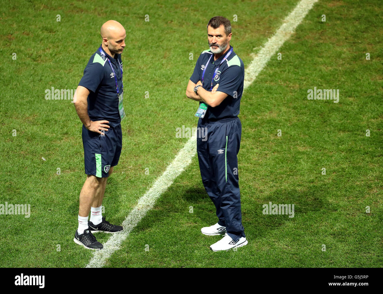 Republic of Ireland assistant manager Roy Keane (right) and strength ...