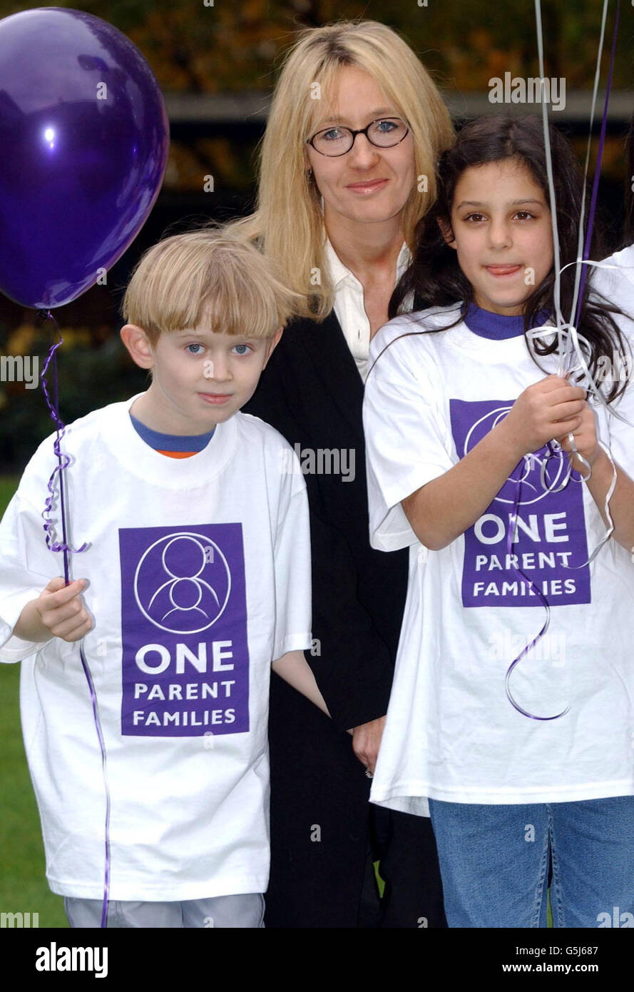 Harry potter author j k rowling poses with sophia hi-res stock ...