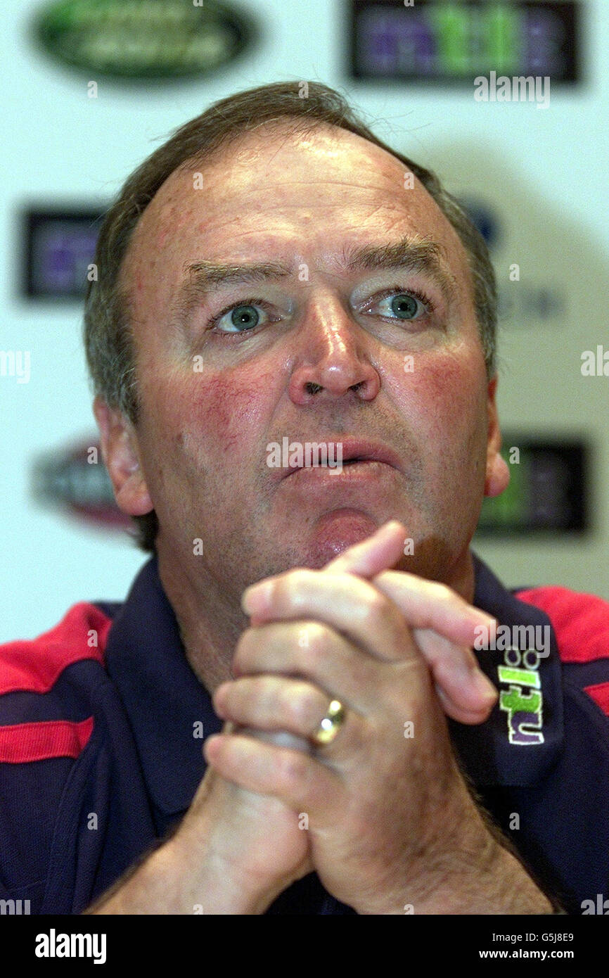 RUGBY UNION PRESS CONFERENCE GRAHAM HENRY Stock Photo - Alamy