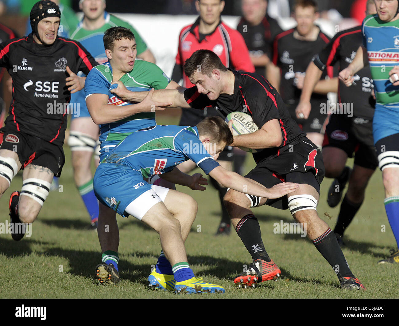 Biggar's Andrew Cairns (right) vies with Hamilton's Steven Turnbull ...