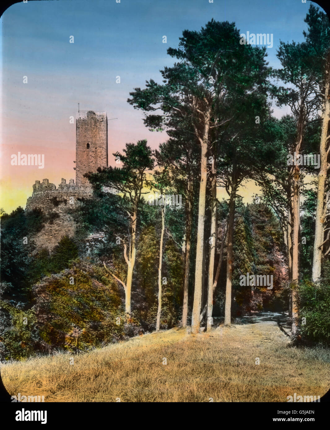 Bei Como erhebt sich ein gigantischer Hügel mit einem alten Kastell ...