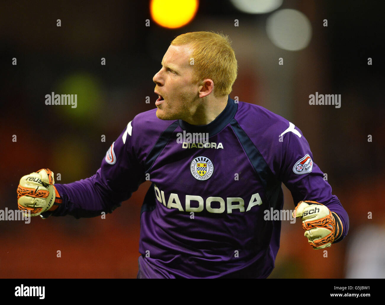 St Mirren's Craig Samson celebrates Kenny McLeans goal during the ...