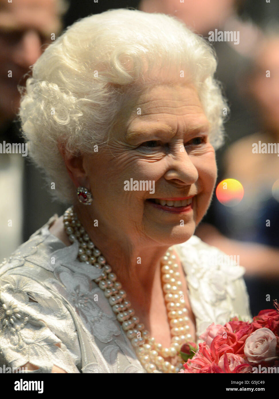 Queen elizabeth london opera house hi-res stock photography and images ...