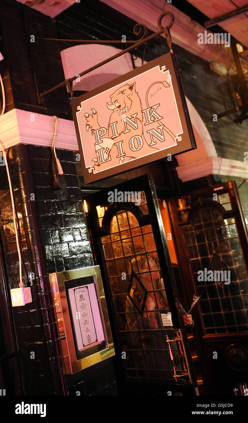 Rugby union thomas pink presents the pink lion pub launch hi-res stock ...