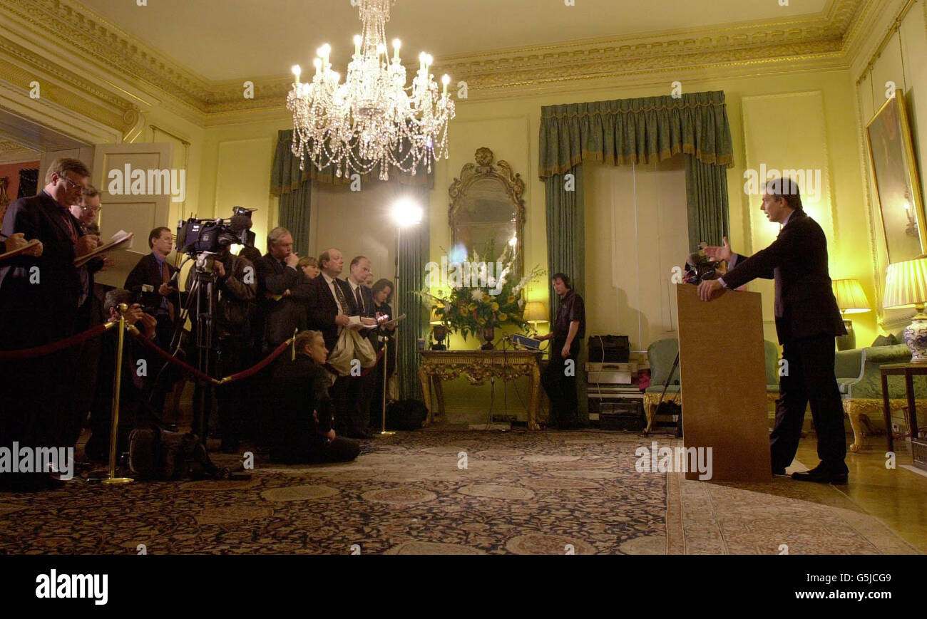 Media briefing 10 downing street hi-res stock photography and images ...