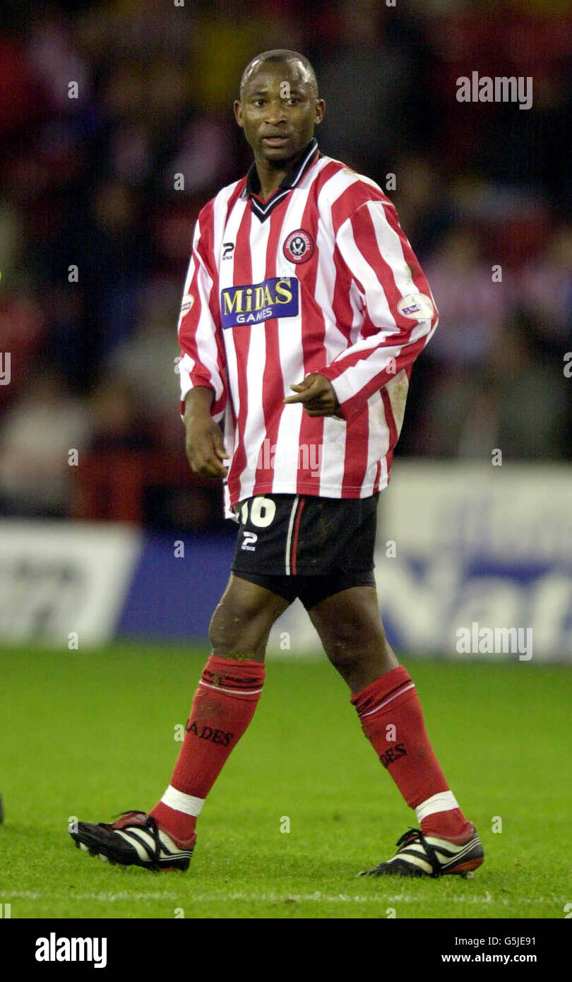 Sport football action peter ndlovu hi-res stock photography and images ...