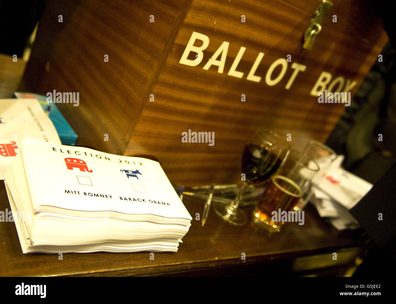 Us embassy election night party hi-res stock photography and images - Alamy