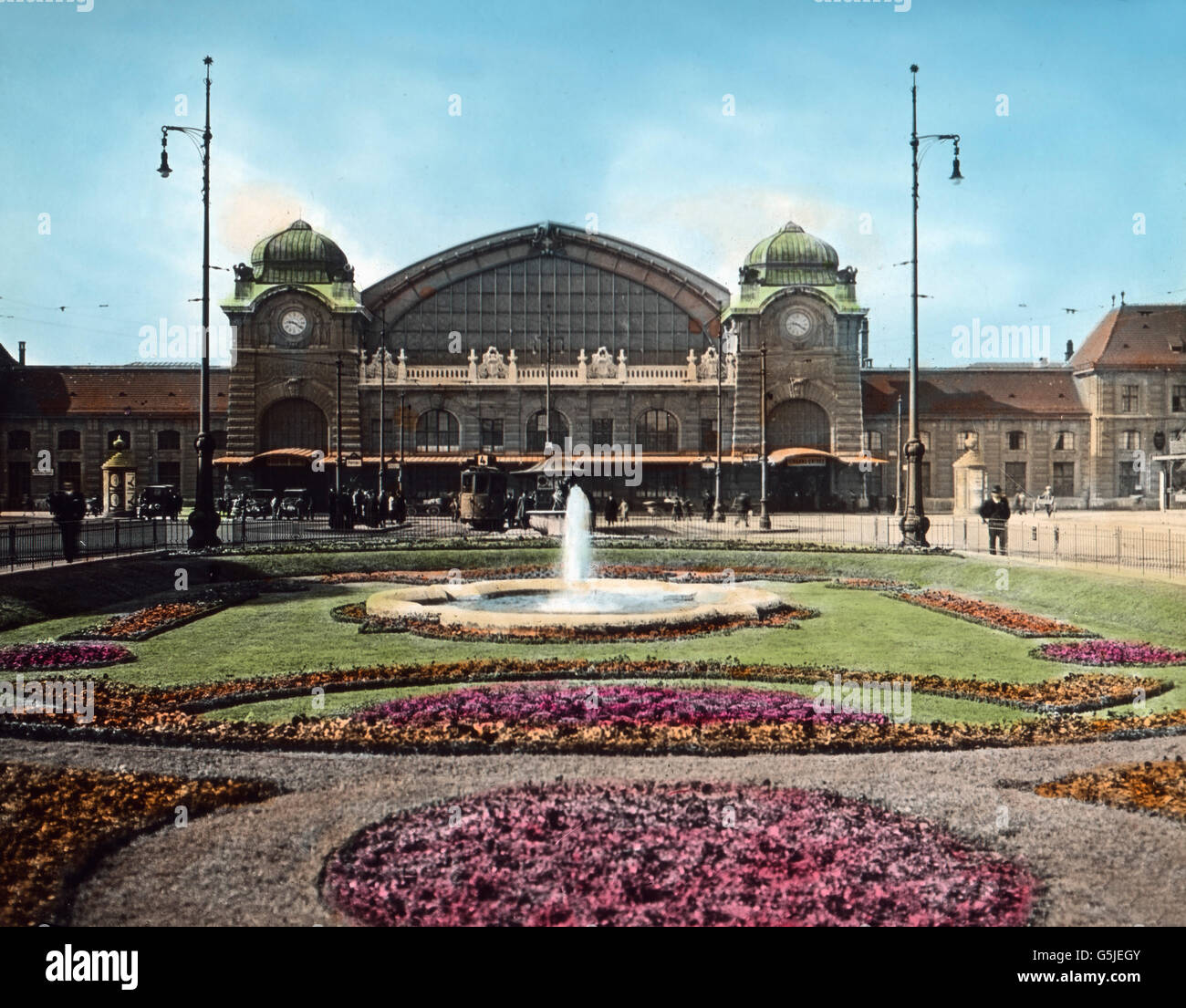 Der Hauptbahnhof in Basel, Schweiz 1930er Jahre. Basel main station ...