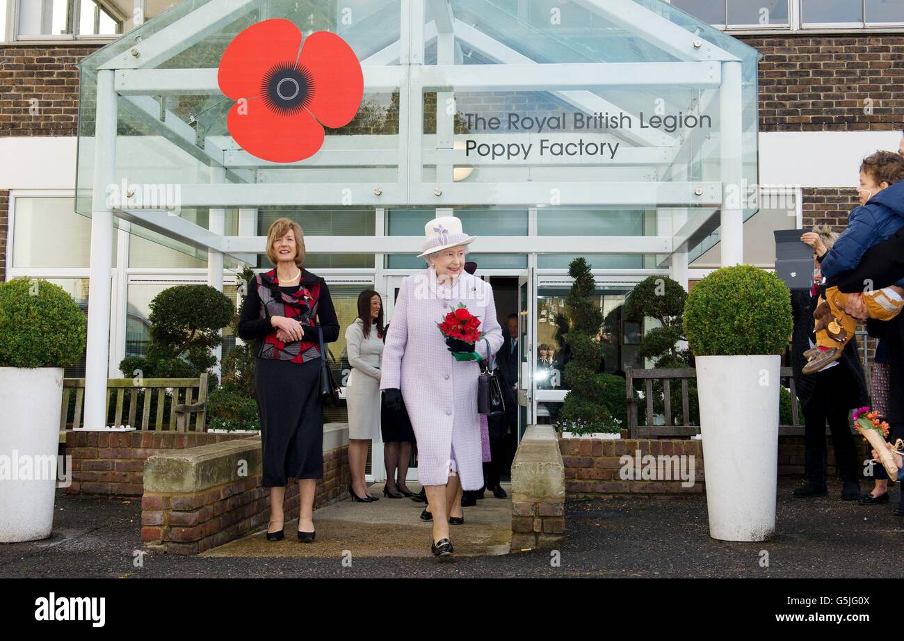 Queen visits Poppy Factory Stock Photo - Alamy