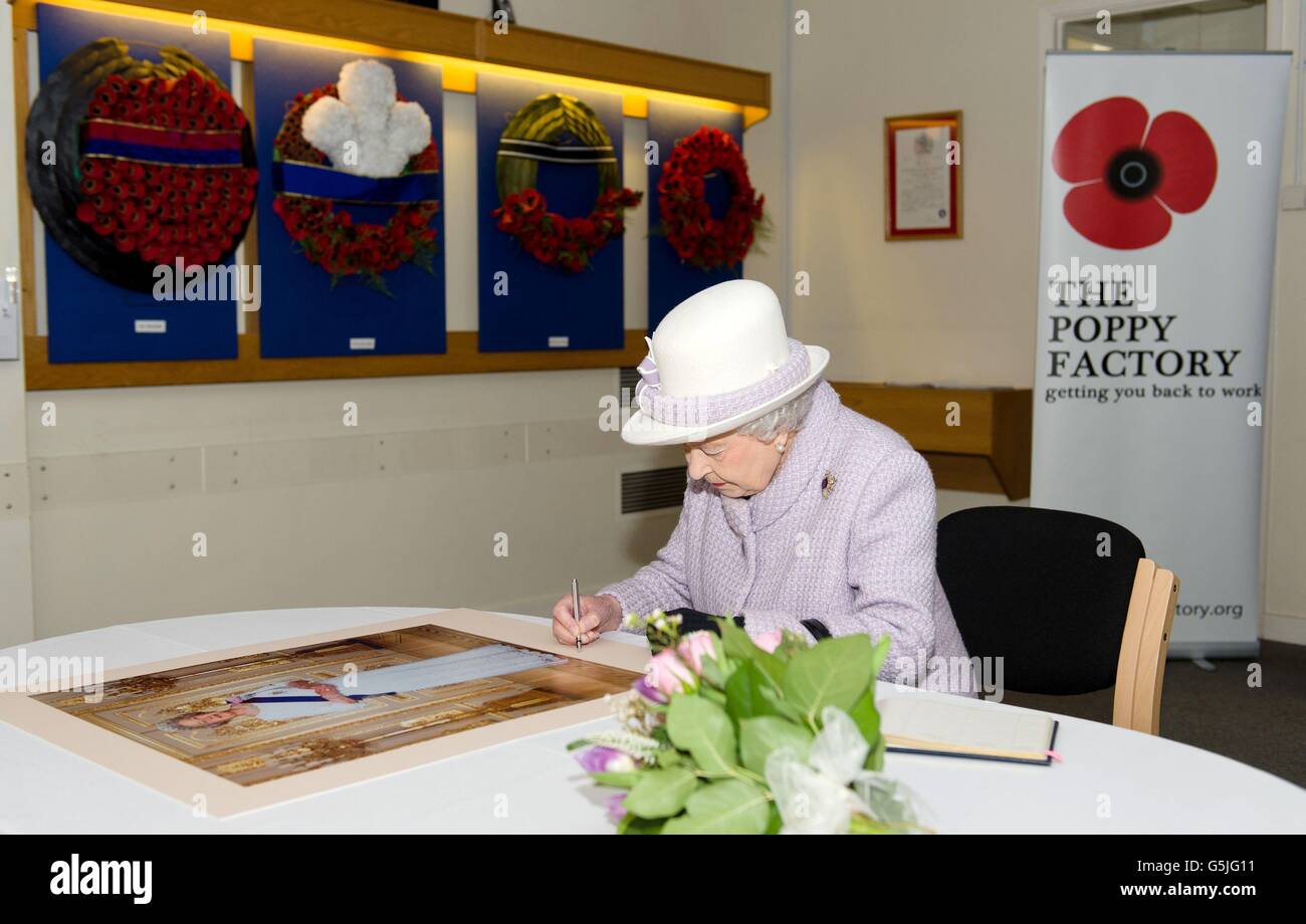 Queen visits Poppy Factory Stock Photo - Alamy