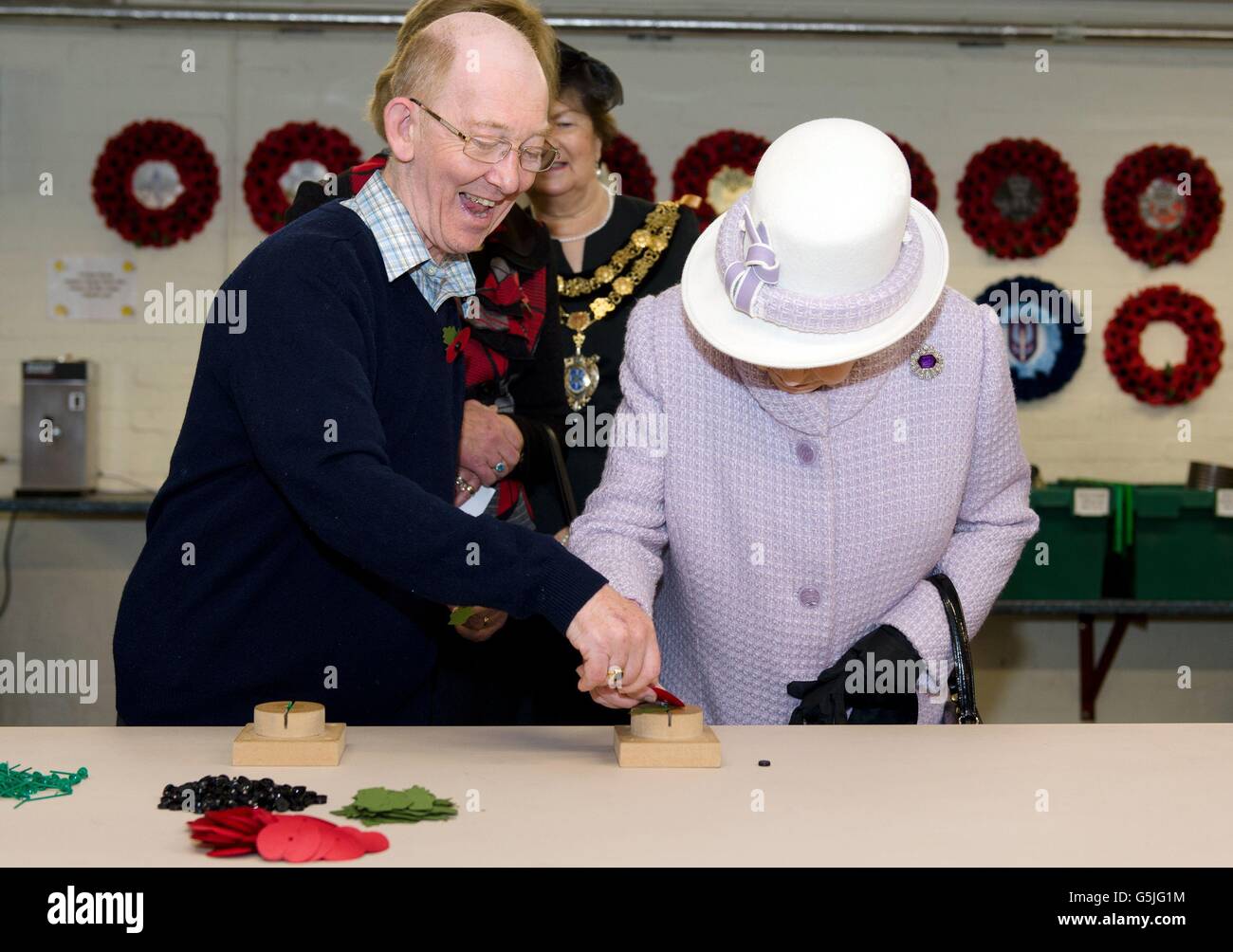 Queen visits poppy factory hi-res stock photography and images - Alamy