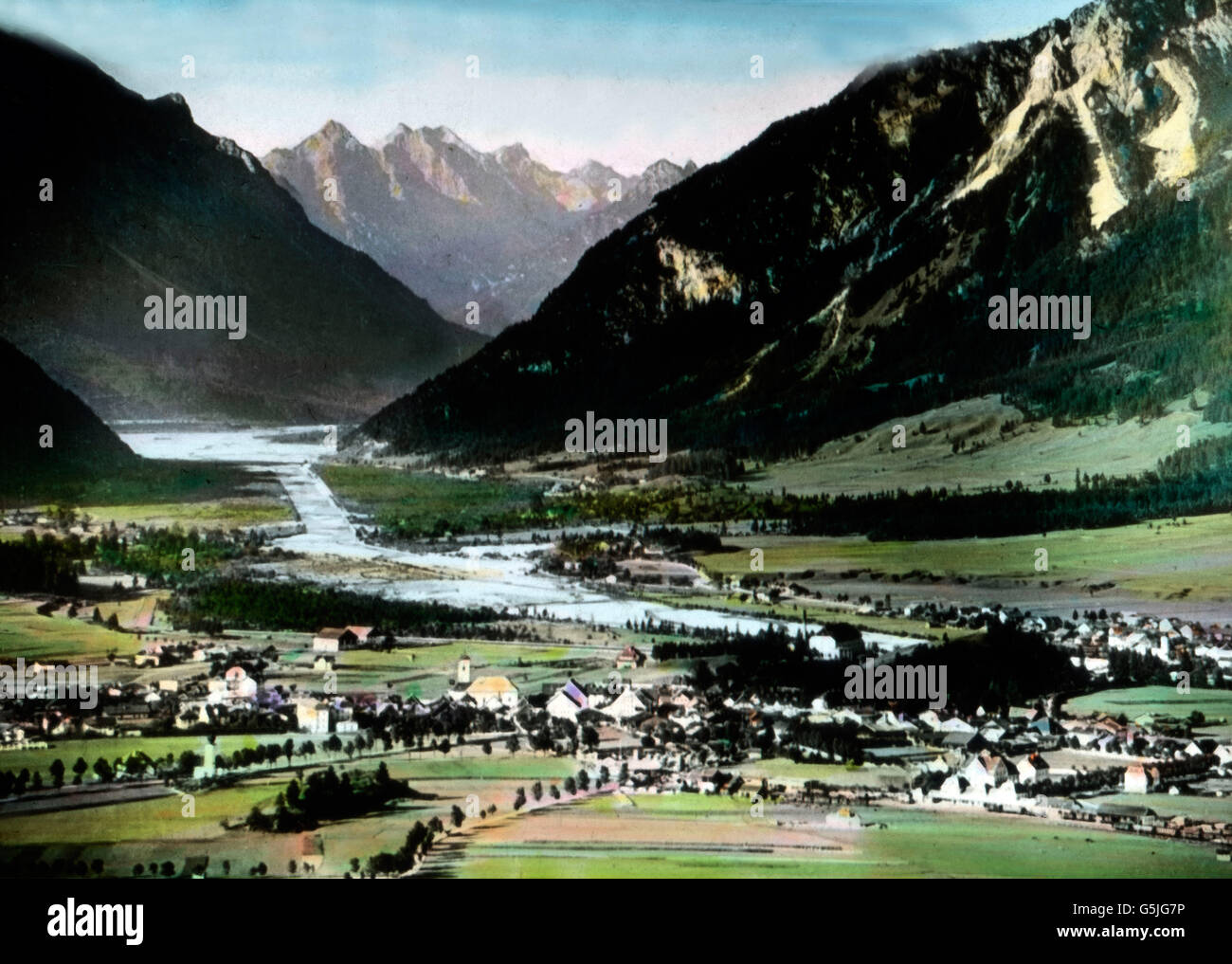 Blick auf die Ortschaft Reutte mit dem Lechtal in Tirol, 1920er Jahre ...