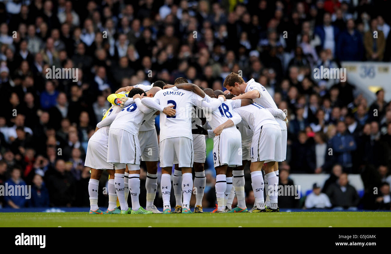 Tottenham Hotspur players huddle together for a team talk before kick ...