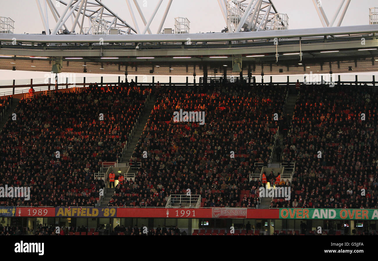 General view of the crowd inside the Emirates Stadium Stock Photo - Alamy