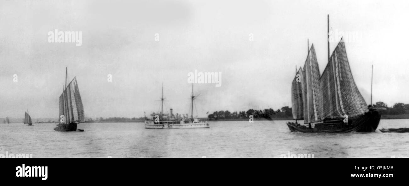 Chinese war junk Black and White Stock Photos & Images - Alamy