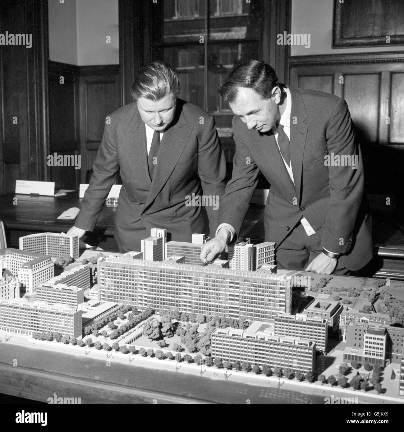 Alistair McAlpine - Model of the new St Thomas's Hospital in London ...