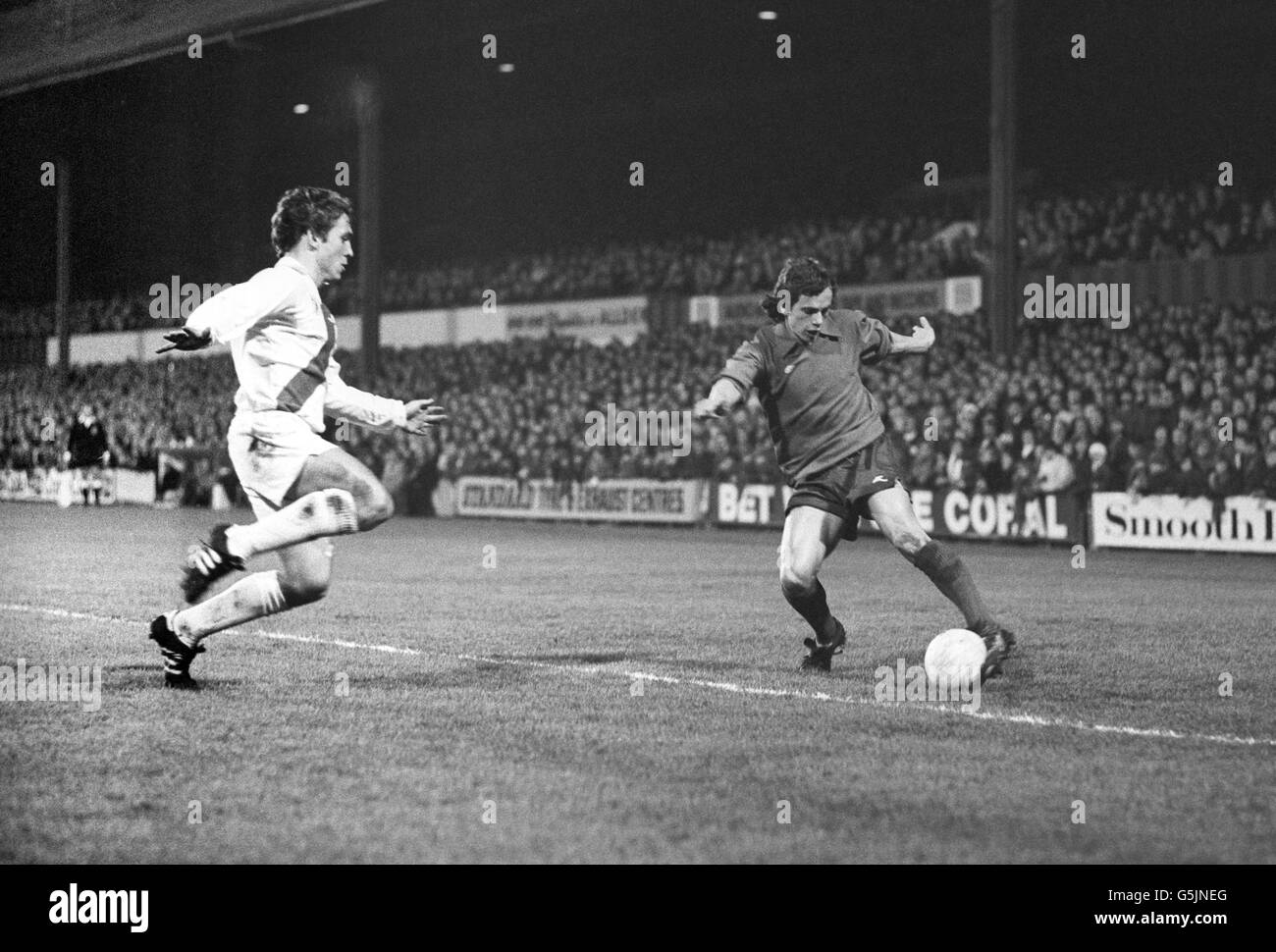 Crystal Palace's Ken Sansom (left) and Brighton and Hove Albion's Tony ...