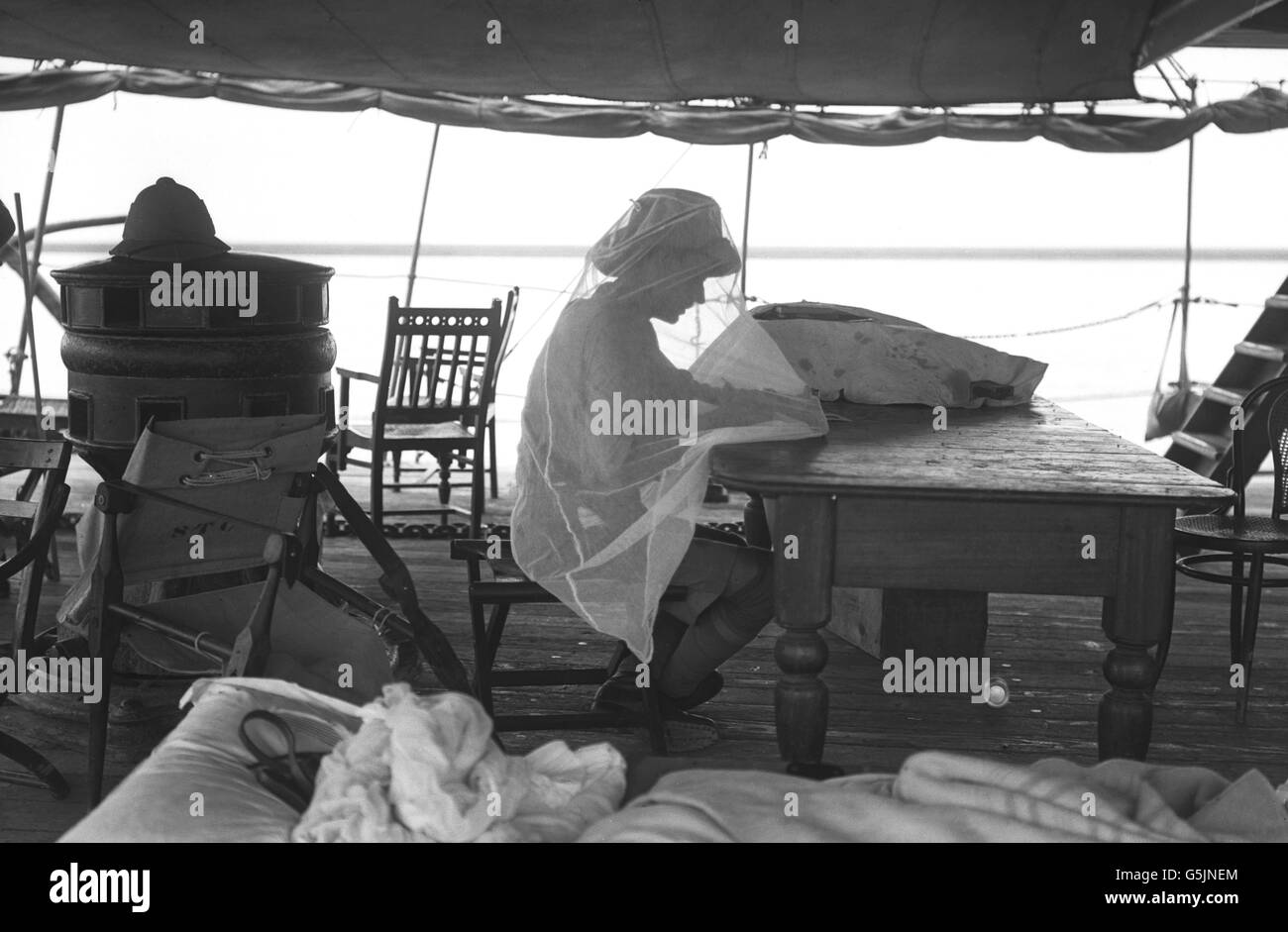 Soldier writing letter hi-res stock photography and images - Alamy