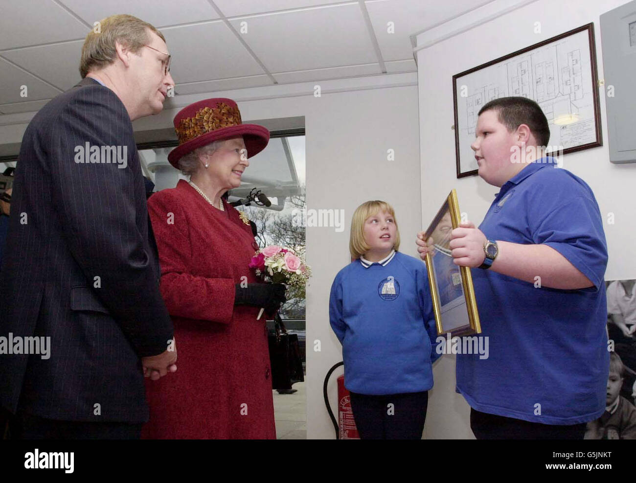 The Queen meets pupils Charlie Harrison, 10 (2nd from right) and Ryan ...