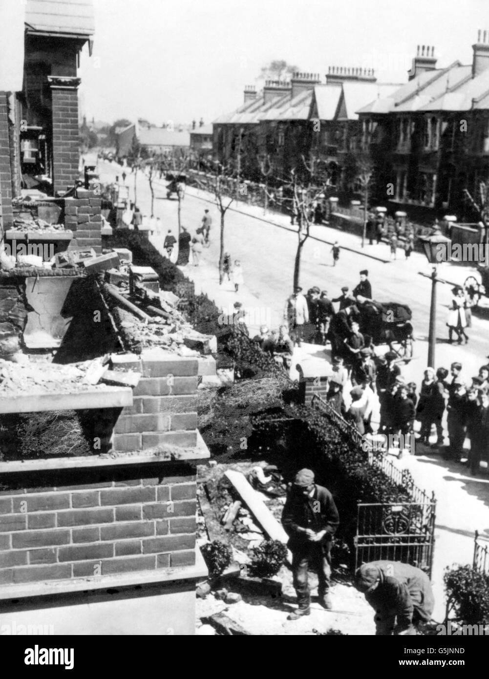 Ww1 air raid hi-res stock photography and images - Alamy