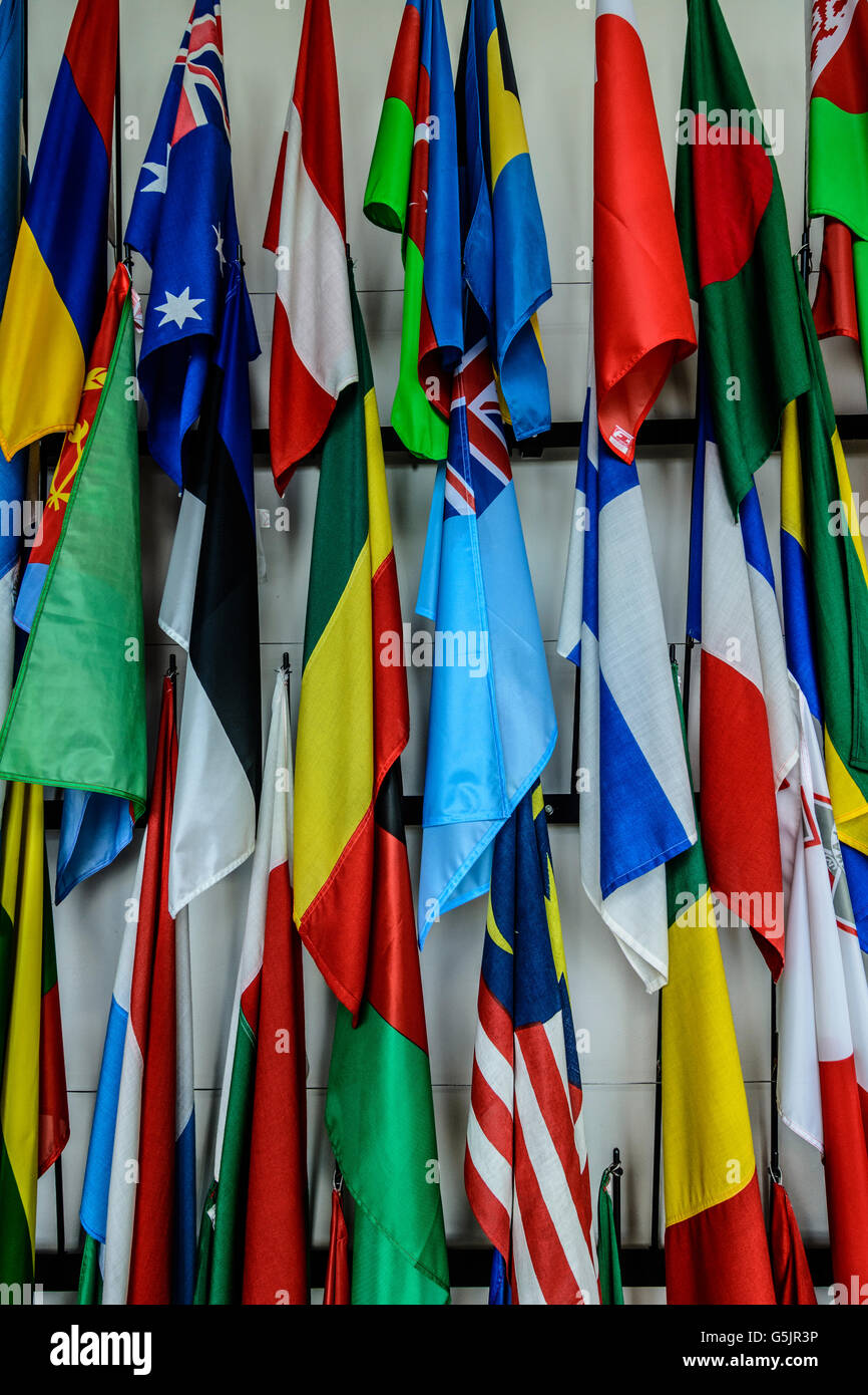 Vienna International Centre (VIC) (UNO-City): flags of countries, Wien ...