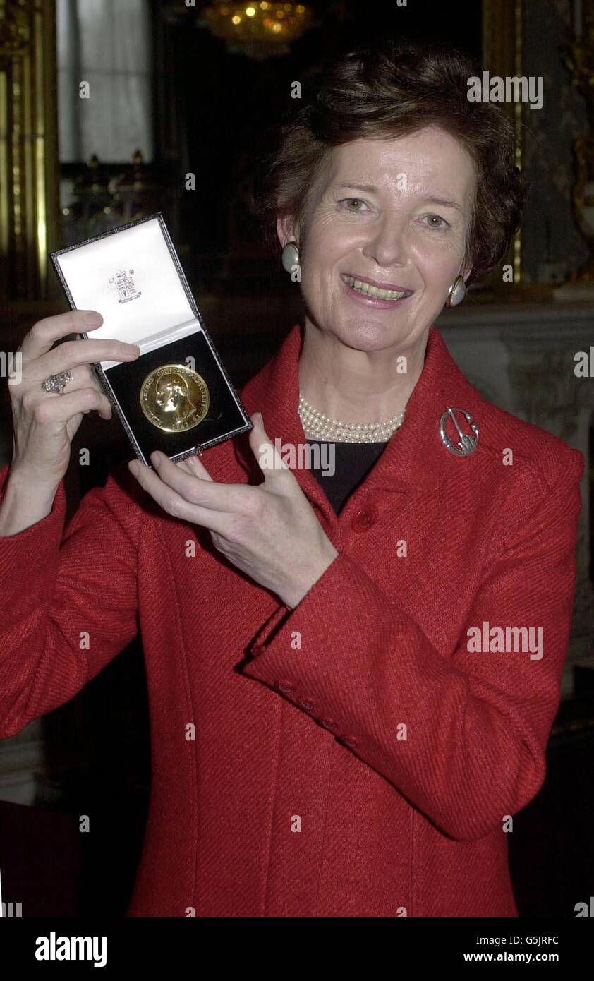The former Irish President Mary Robinson, at Buckingham Palace this ...