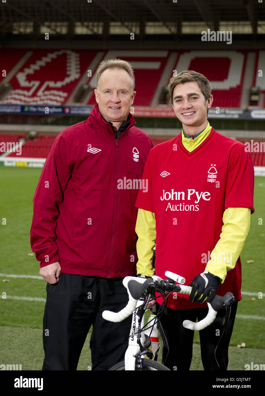 Nottingham Forest manager Sean O'Driscoll with cyclist Rowan ...