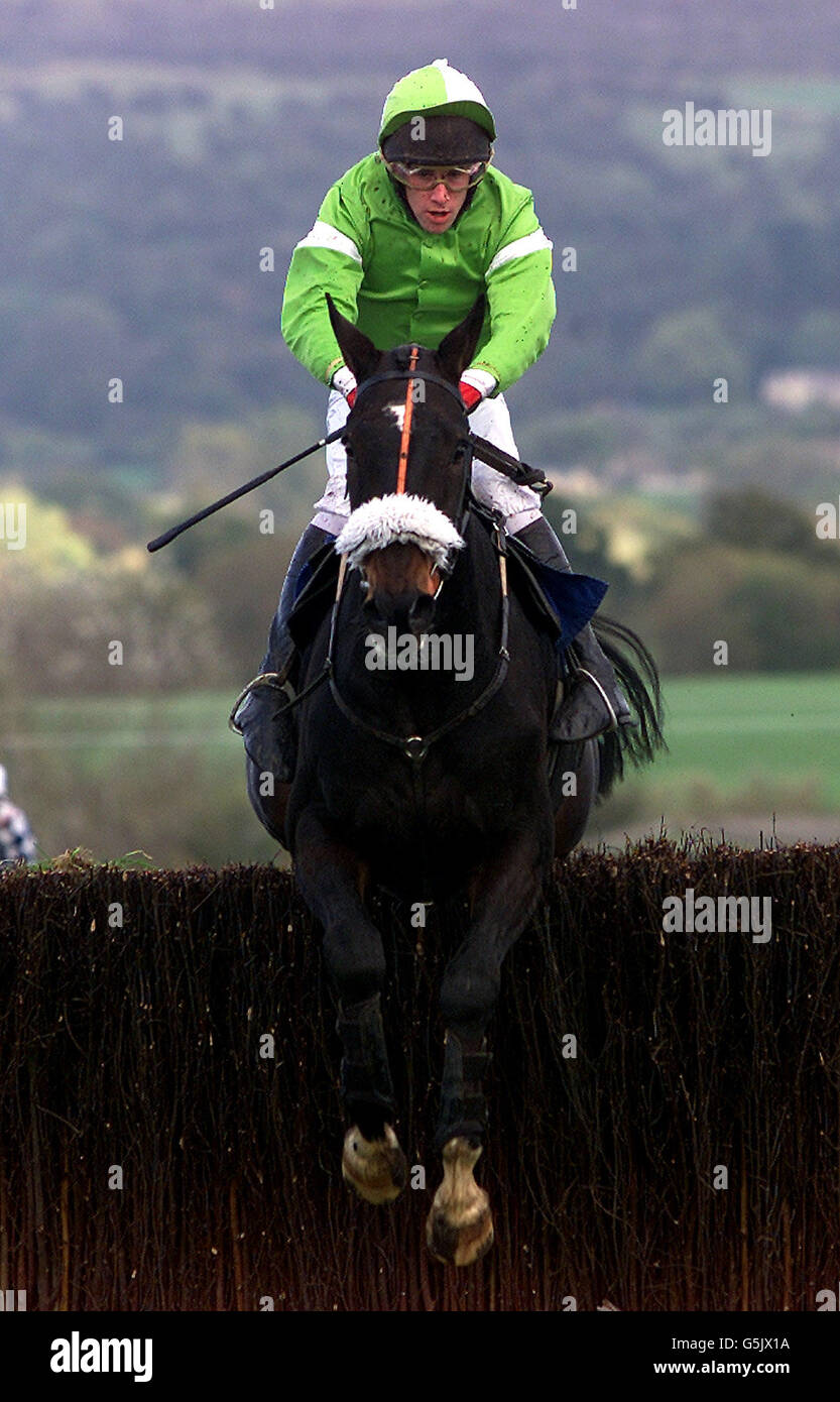 HORSERACING HENRY OLIVER. Henry Oliver riding Shifting Moon at ...