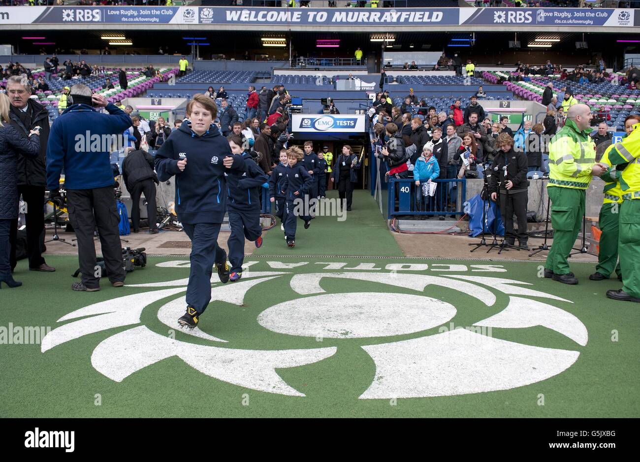 Mascots prepare emc test murrayfield hi-res stock photography and ...