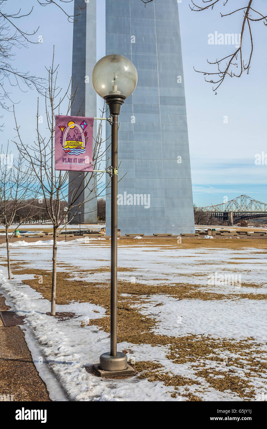 Downtown gateway arch banner sign hi-res stock photography and images ...