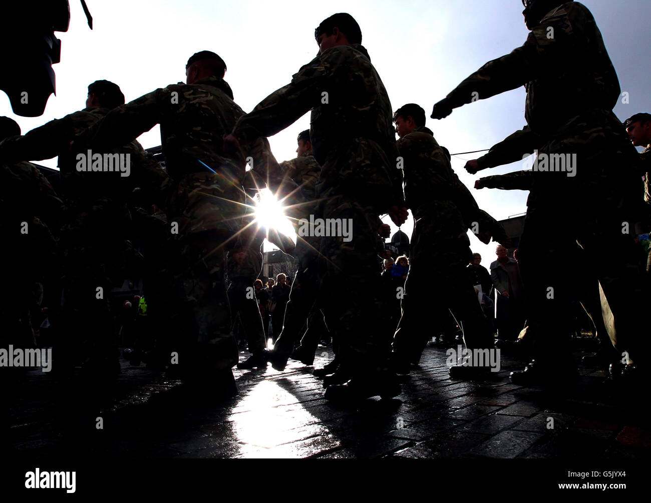 Soldiers from the 19th Regiment Royal Artillery (The Highland Gunners ...