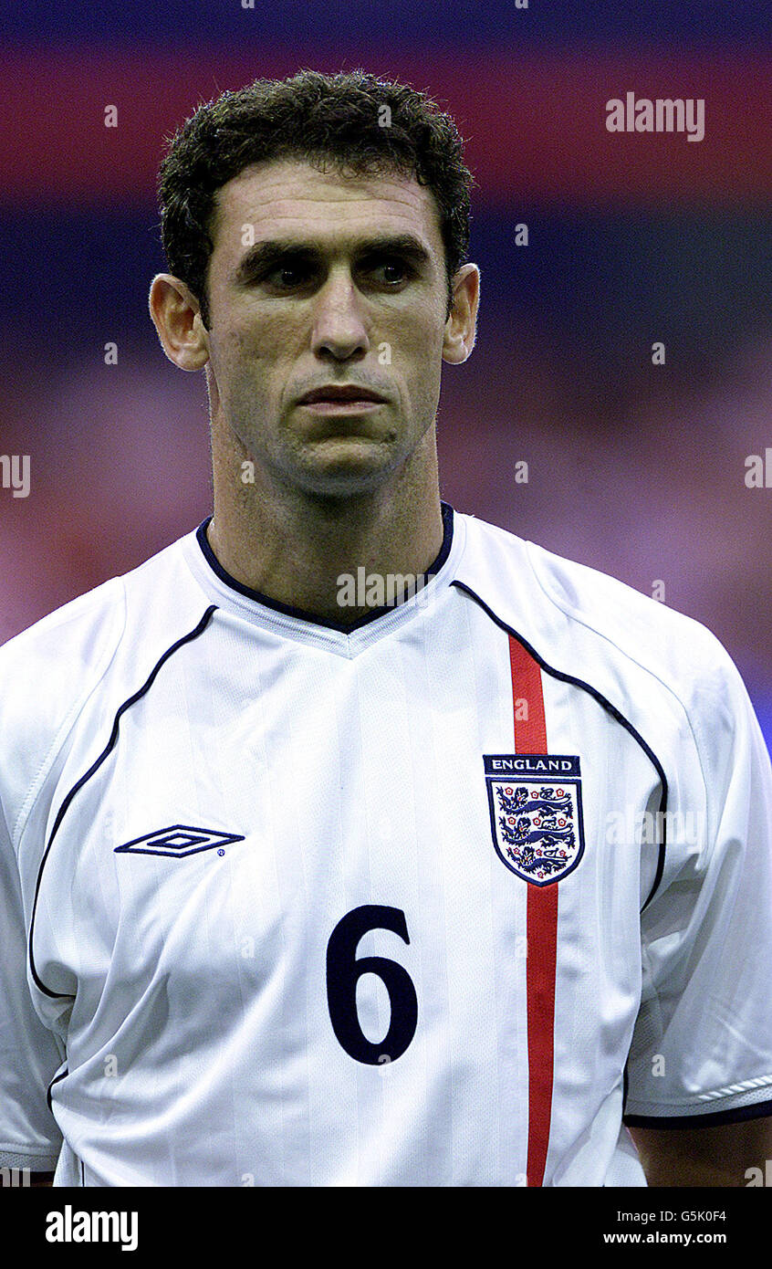 Martin keown england 2002 hi-res stock photography and images - Alamy