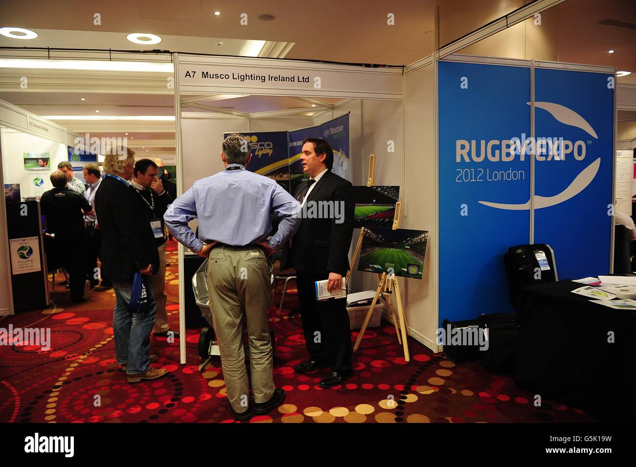 Exhibition stands hi-res stock photography and images - Alamy