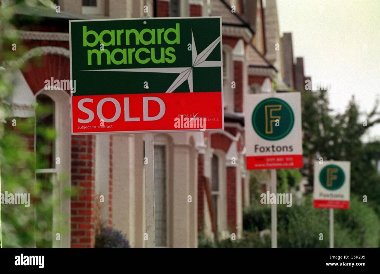 Estate agent potential buyers hi-res stock photography and images - Alamy