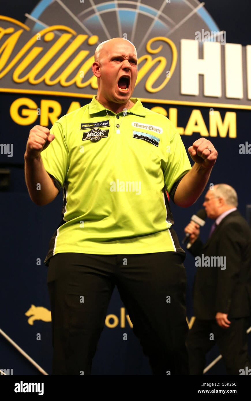 Darts - Grand Slam of Darts - Wolverhampton Civic Hall Stock Photo - Alamy