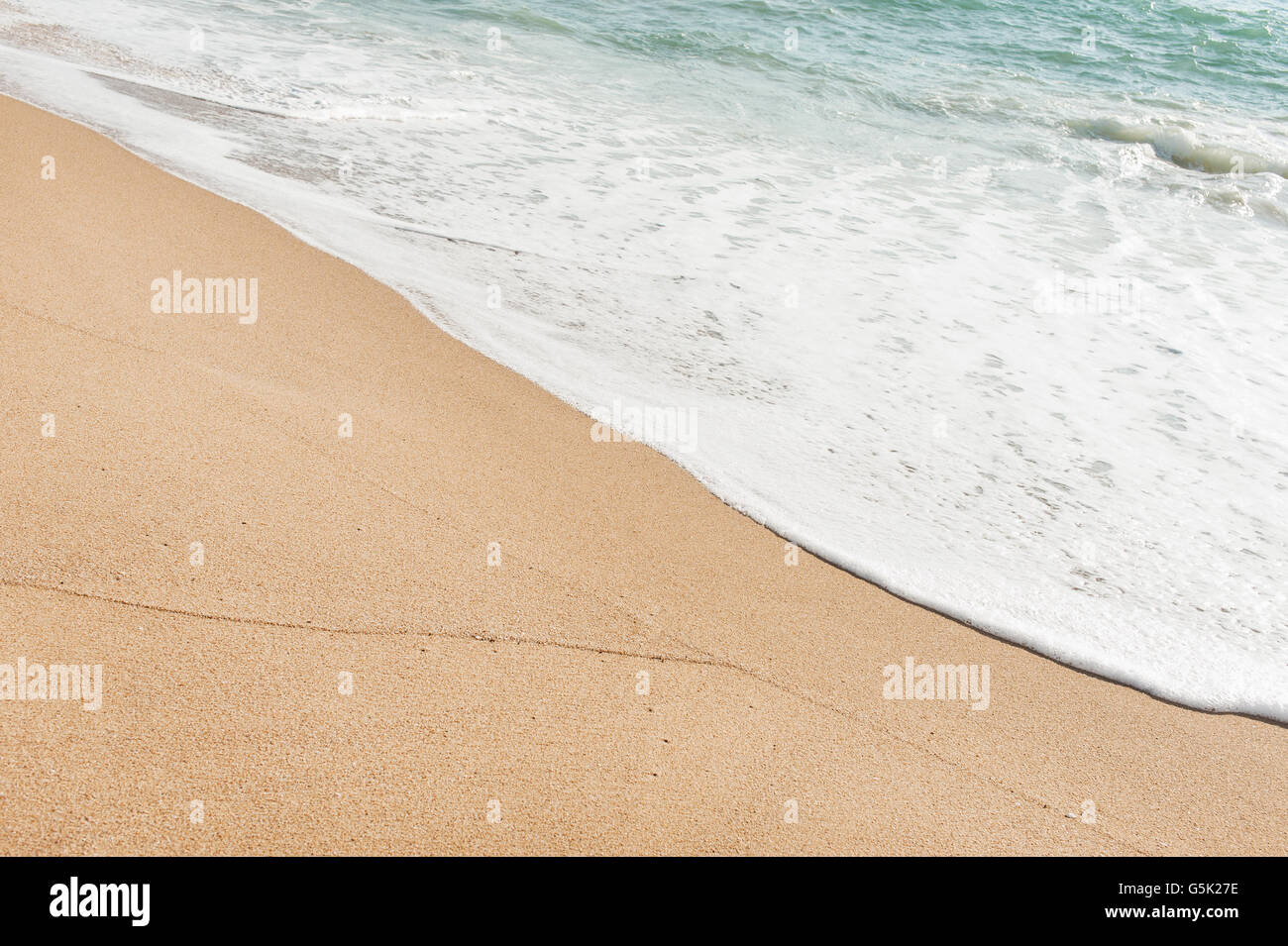 Sea water with texture of the white sand beach Stock Photo - Alamy