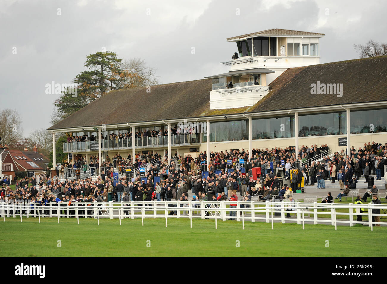 Horse racing lingfield park races hi-res stock photography and images ...