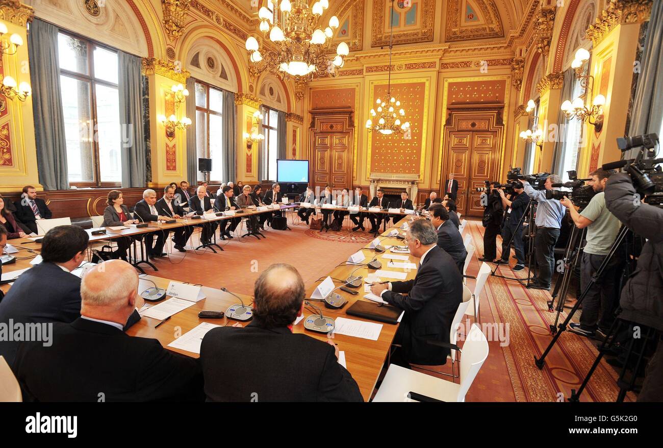 Opposition movement hi-res stock photography and images - Alamy