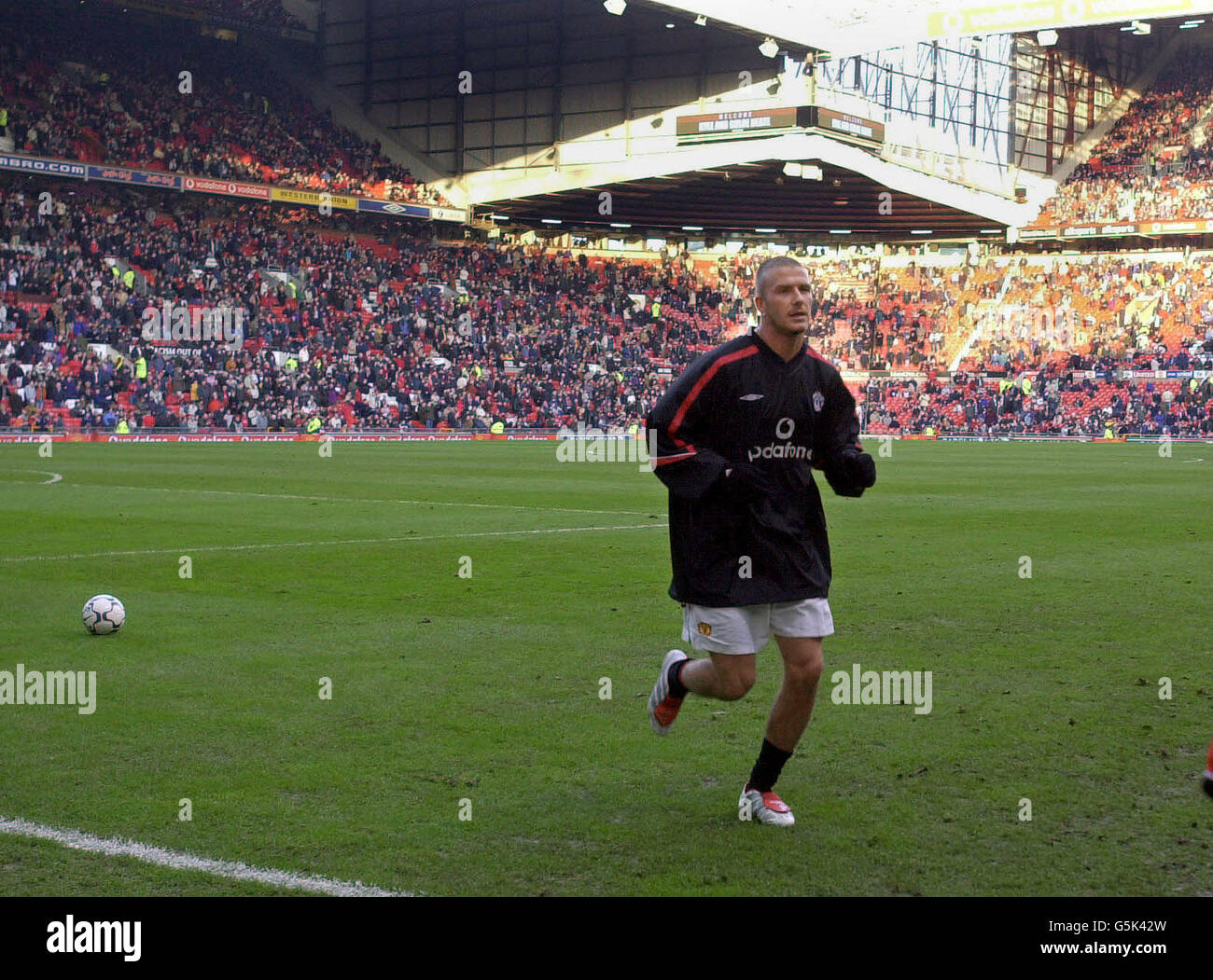 David and victoria beckham 2003 hi-res stock photography and images - Alamy