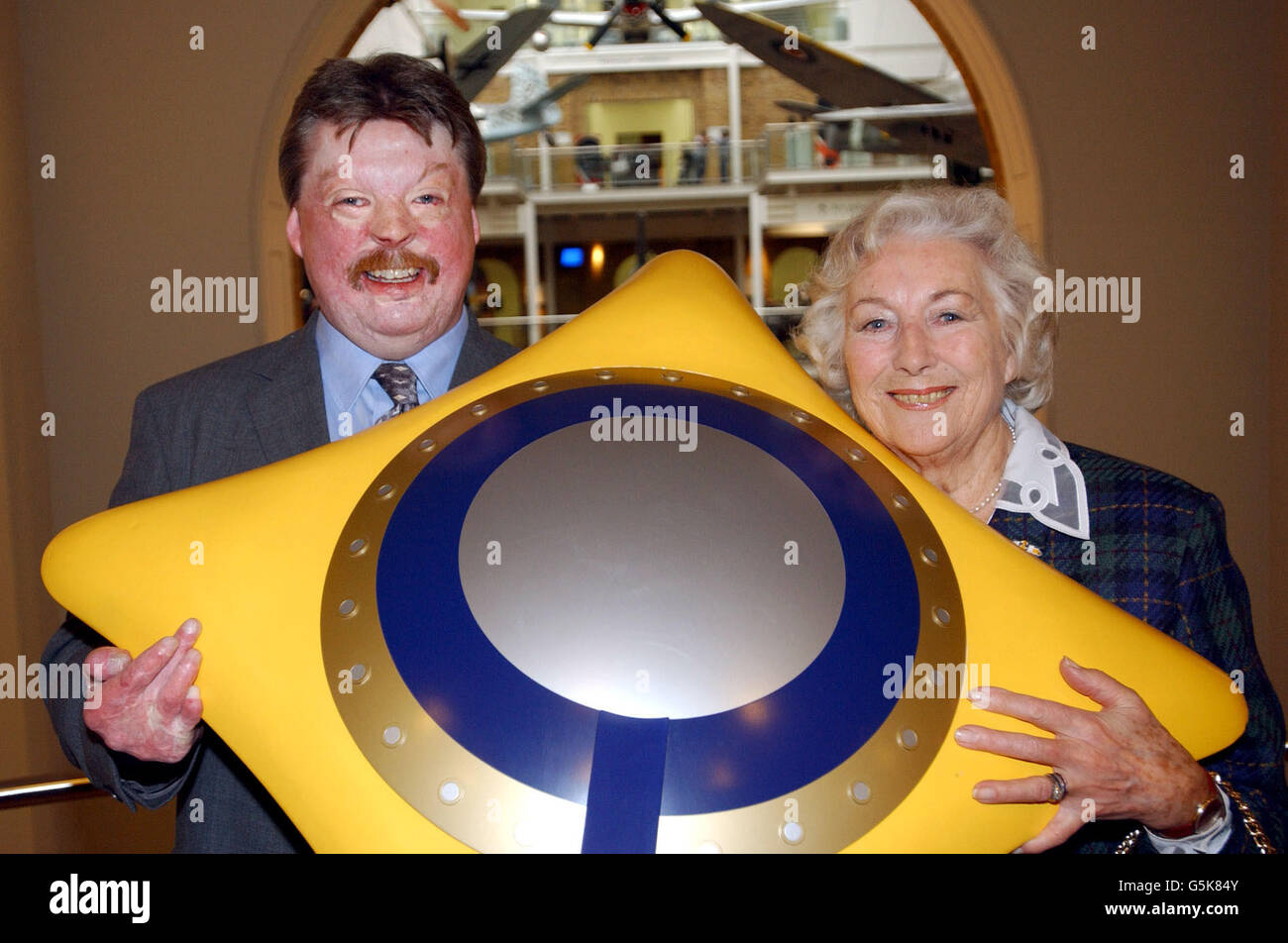 Dame vera lynn service hi-res stock photography and images - Alamy