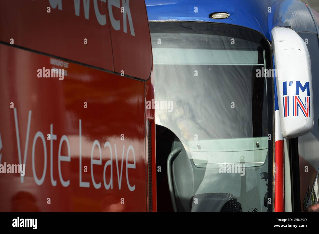 The Vote Leave and Stronger In campaign buses arrive at Wembley Arena ...