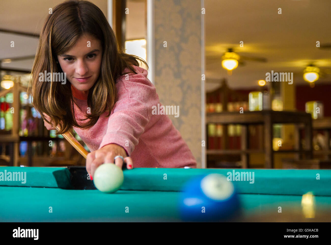 Caucasian woman playing pool Stock Photo - Alamy