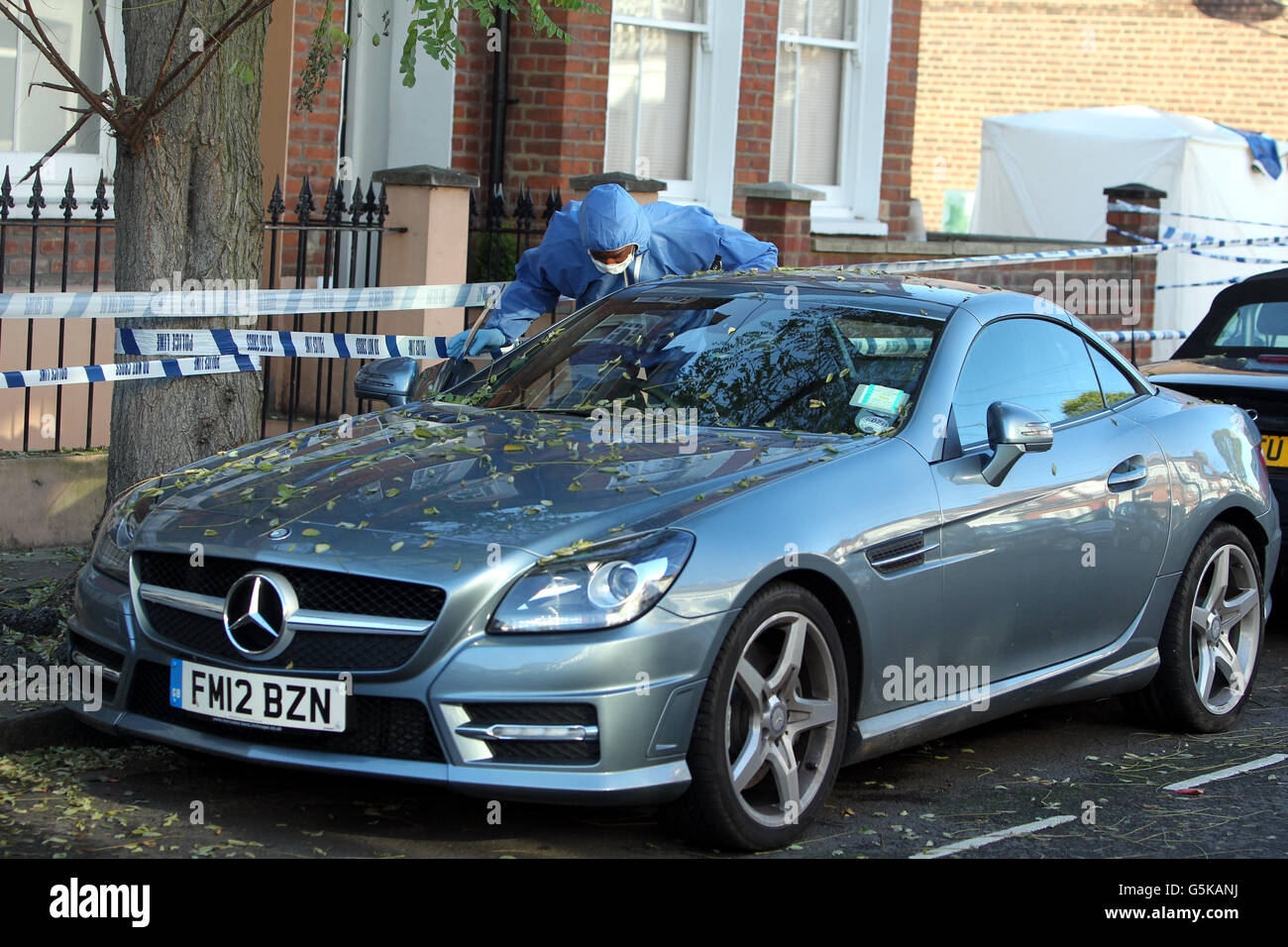 Police at the scene in fulham hi-res stock photography and images - Alamy