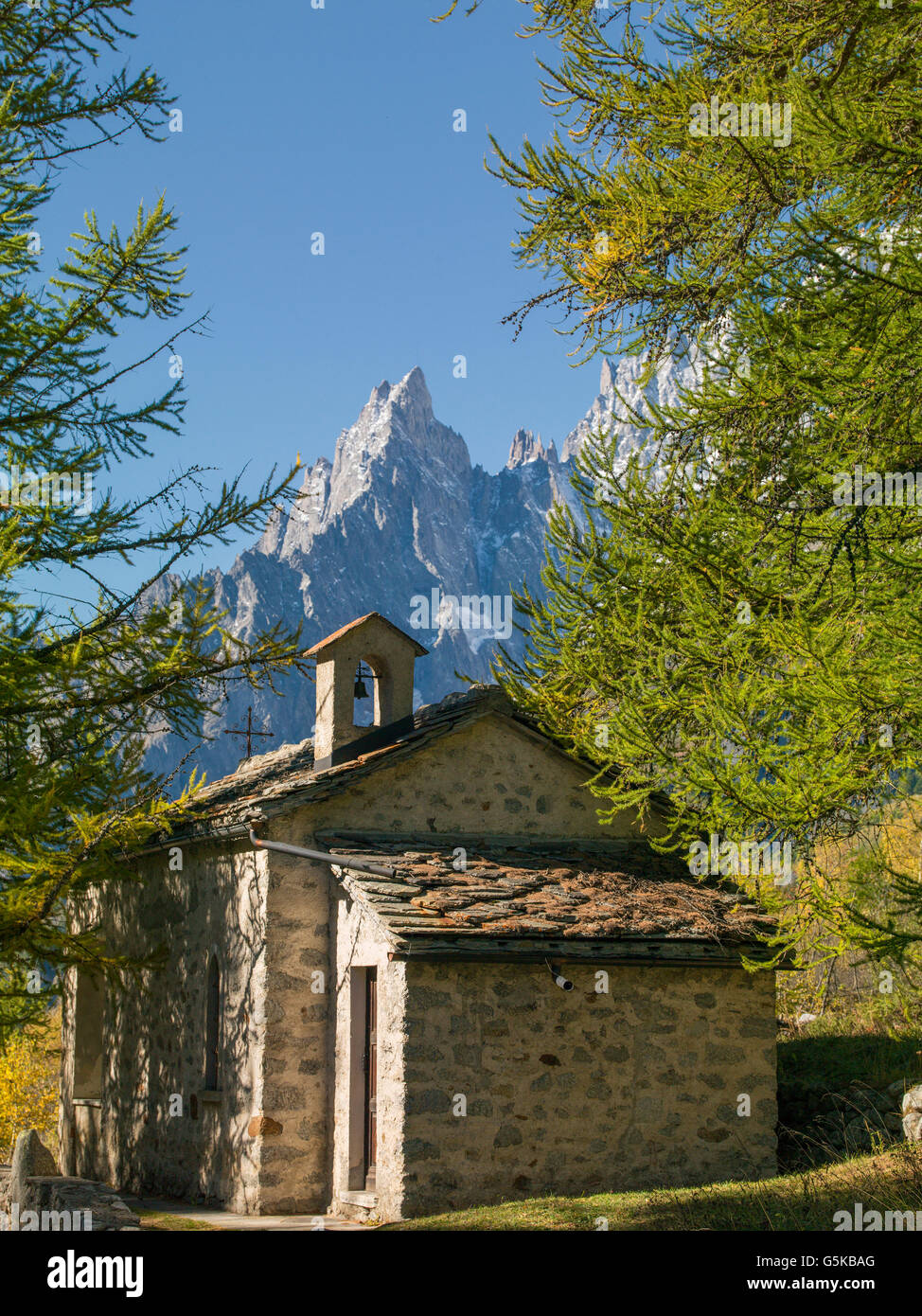 Stone cabin in remote forest Stock Photo - Alamy