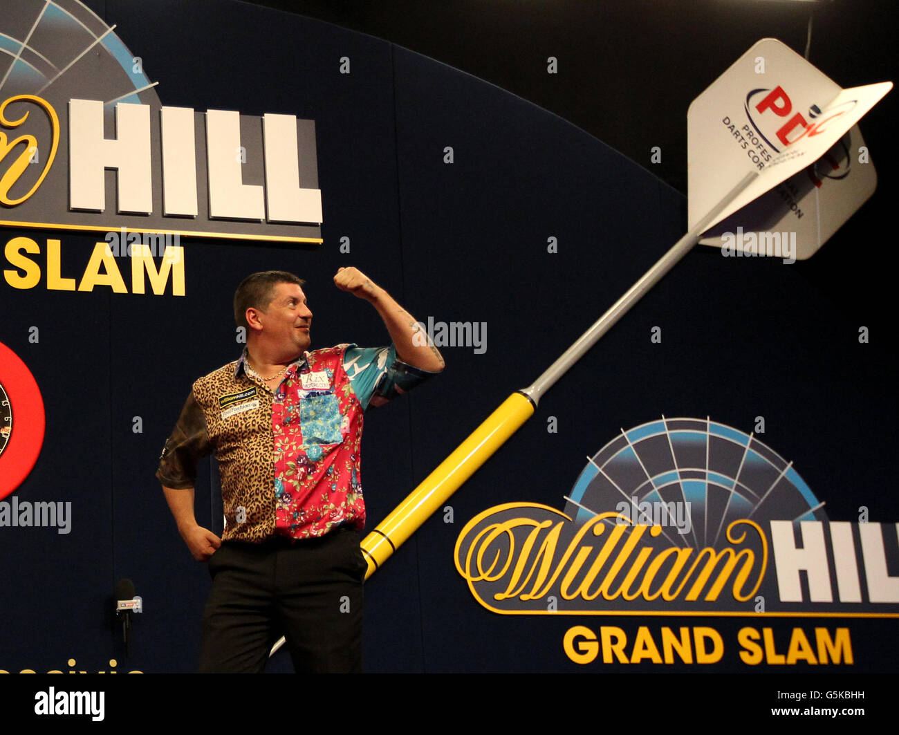 Darts - Grand Slam of Darts - Wolverhampton Civic Hall Stock Photo - Alamy