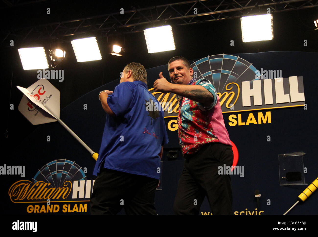 Grand slam of darts crowd hi-res stock photography and images - Alamy