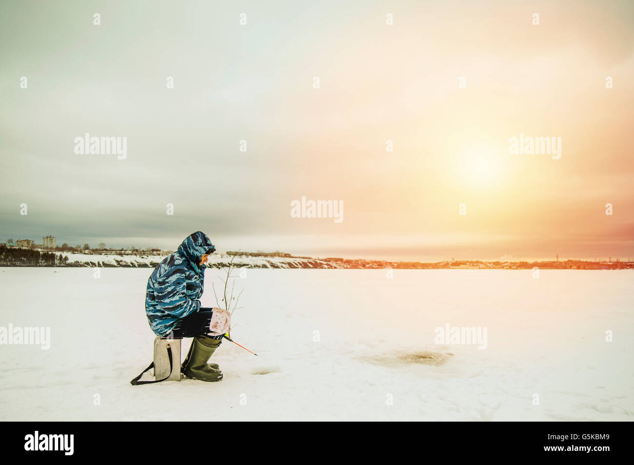 Ice chest men sitting hi-res stock photography and images - Alamy